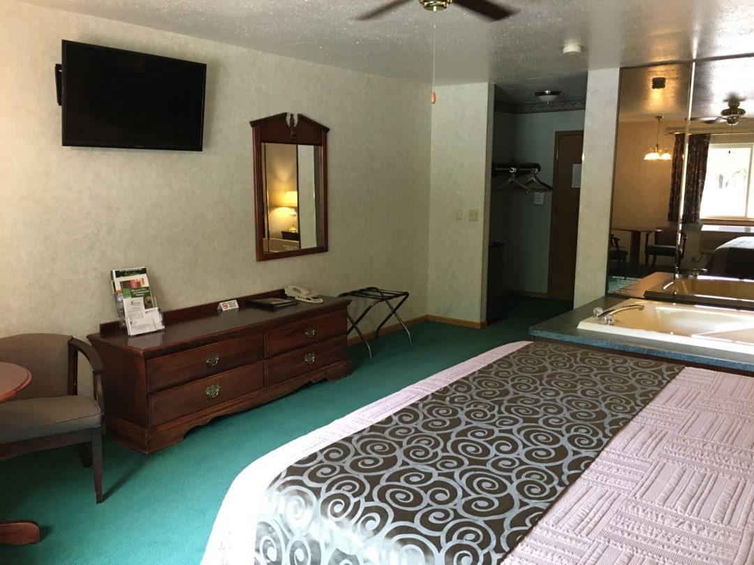 Guest Rooms - Rustic Manor